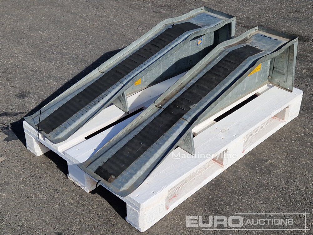 Prodaje se Loading Ramps (2 of) kašiku za prednje utovarivač na aukciji