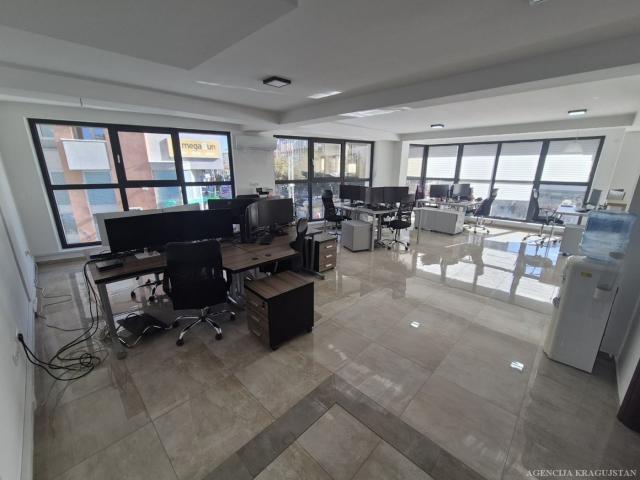 Izdavanje, Lokal, 350m2 , Centar