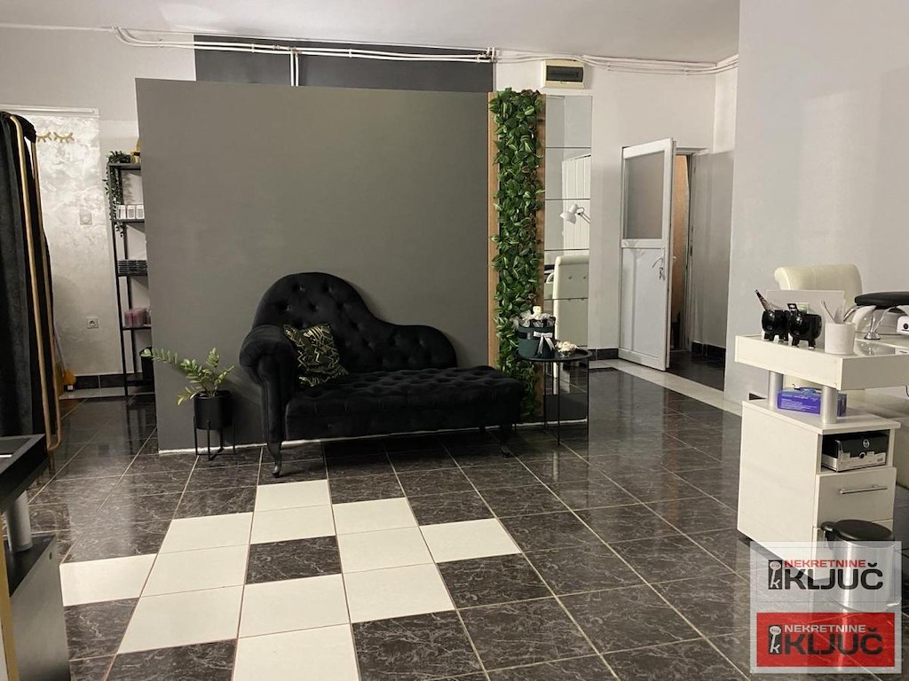 SOMBORSKI BULEVAR, 98m2, Četvorosoban-Duplex, Dvorišni objekat