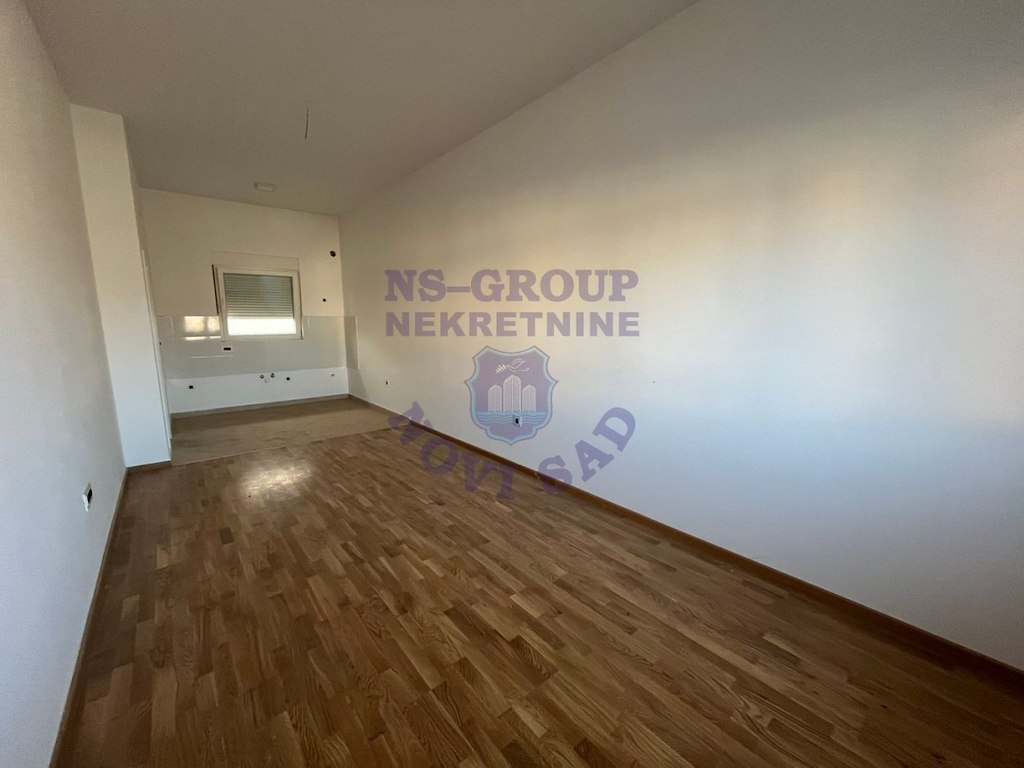 544966-Garsonjera-27m2-Petrovaradin