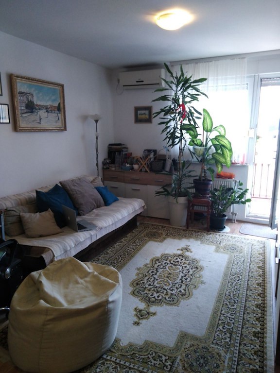 Novi Sad, Nova Detelinara, prodaje se noviji trosoban stan na II spratu . Stan je dvorišno orjentisa