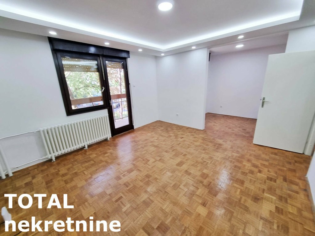 Trosoban stan NOVI SAD, 180250€
