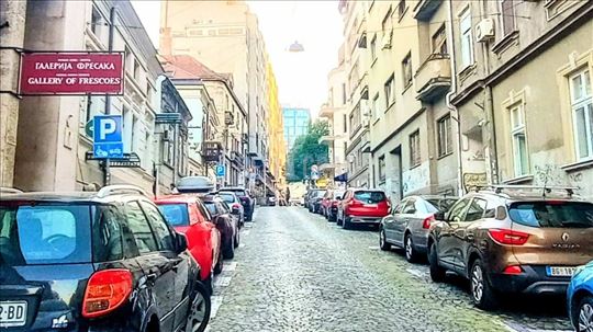 Jedinstven salonski stan u srcu grada
