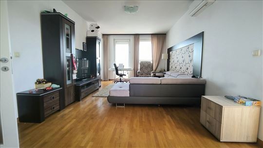 Belvil,106m2,Top Pozicija, 2Garažna mesta,Namešten