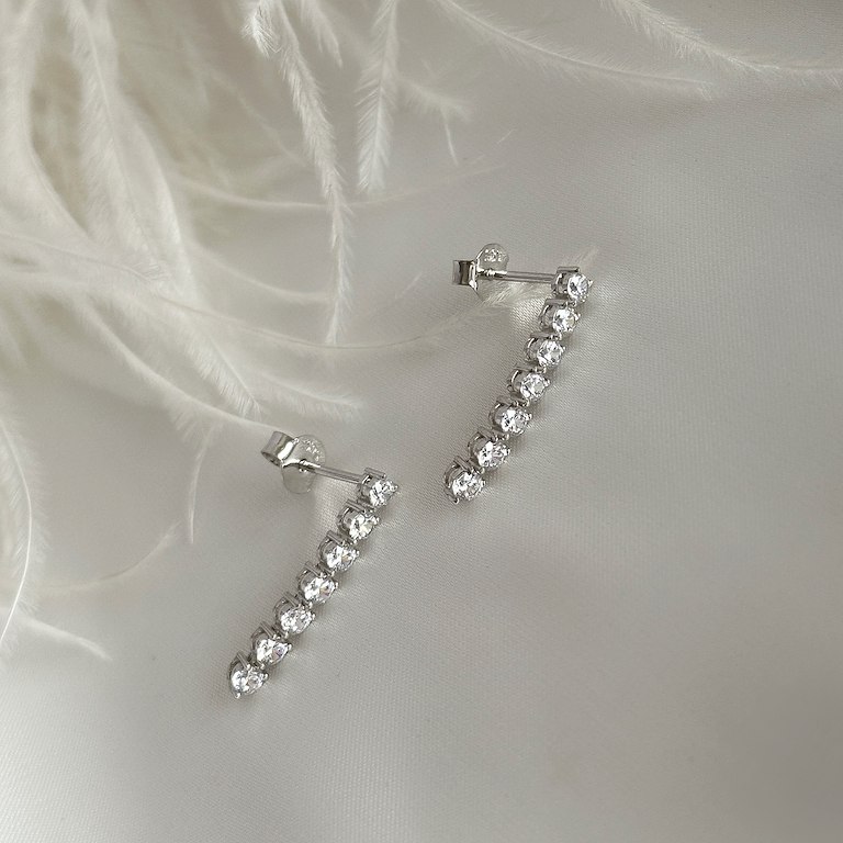 Elegantne minđuše od belog zlata sa nizom cirkona, dužine 2.1 cm