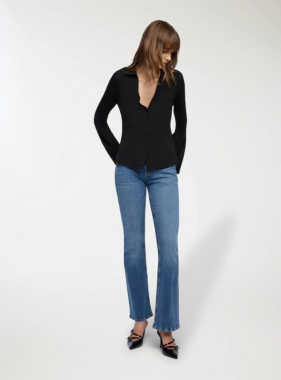 Slim fit košulja sa V izrezom Crna