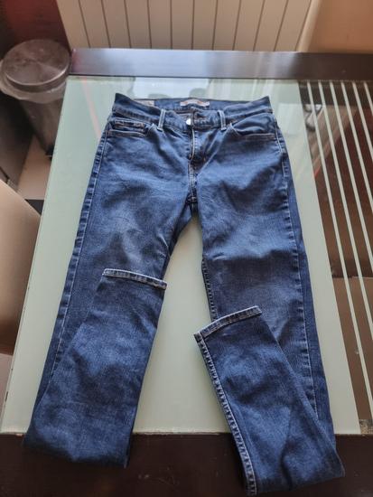 Levis 710