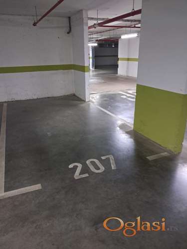 IZUZETNO FUNKCIONALNO I PROSTRANO PARKING MESTO U KRALJEVOM PARKU