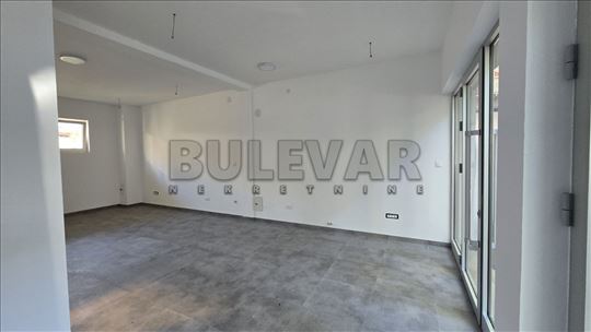 Izdaje se ulični lokal u centru, 40m2