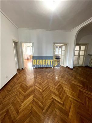 Polunamešten salonac na Dorćolu