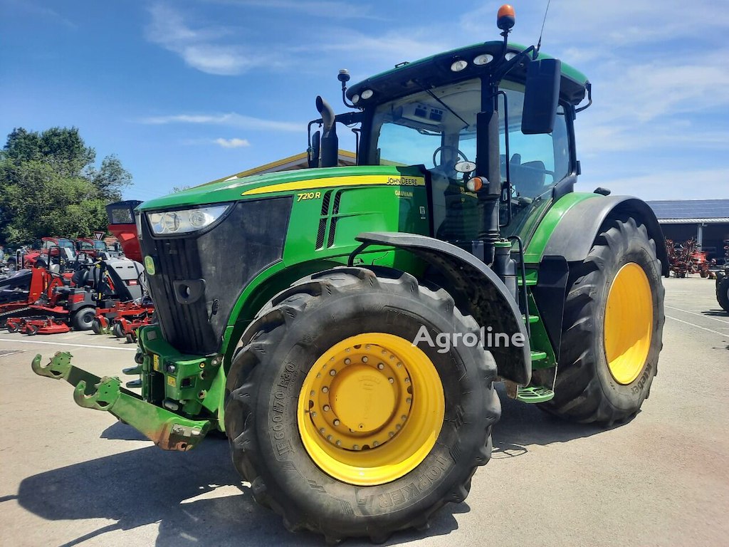 John Deere 7210R traktor točkaš