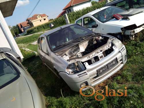Prodajem delove za Clio 2 1,1 benzin 2001 godište!