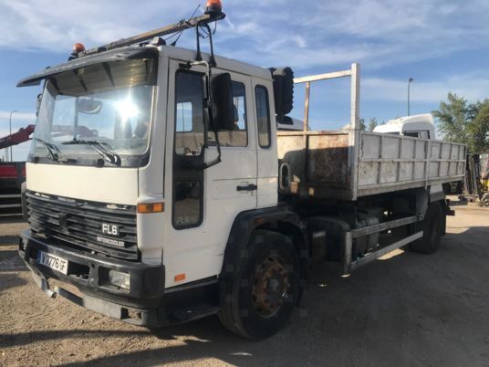 Volvo FL6 18 230 kamion s ravnom platformom