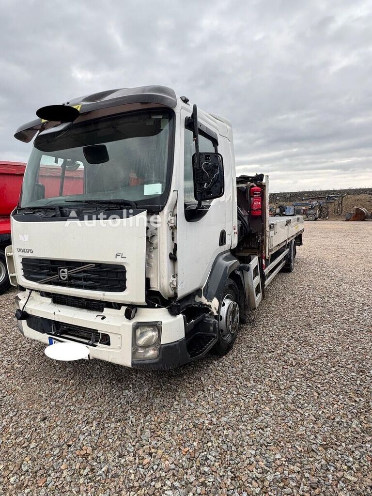 Volvo FL280 kamion s ravnom platformom