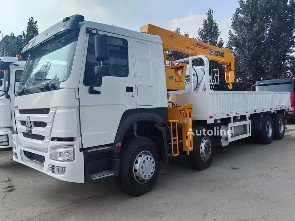 XCMG HOWO 8x4 Truck with 10-16t Crane kamion s ravnom platformom