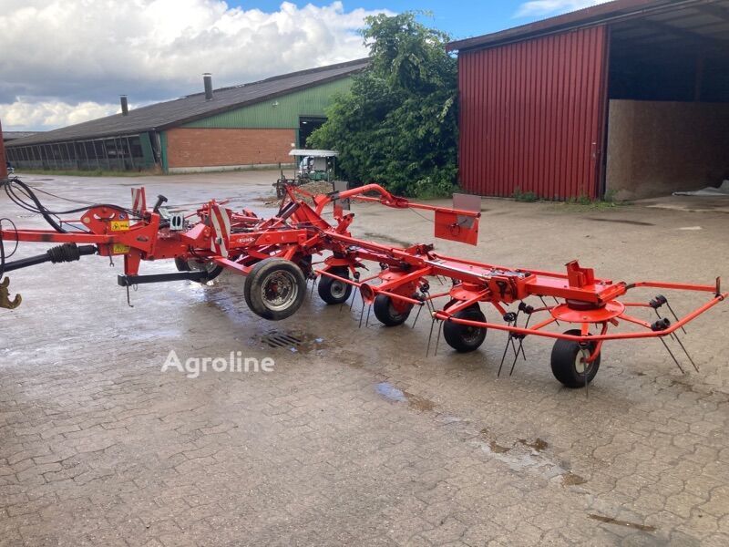 Kuhn GF 8702 T prevrtač sena