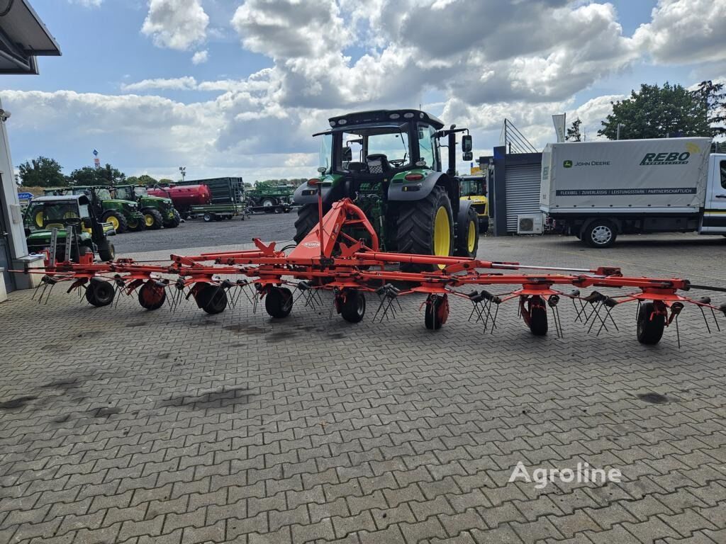 Kuhn GF 8702 prevrtač sena
