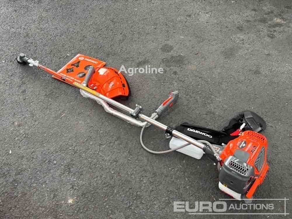 Prodaje se Daewoo DABC430 trimer za travu na aukciji