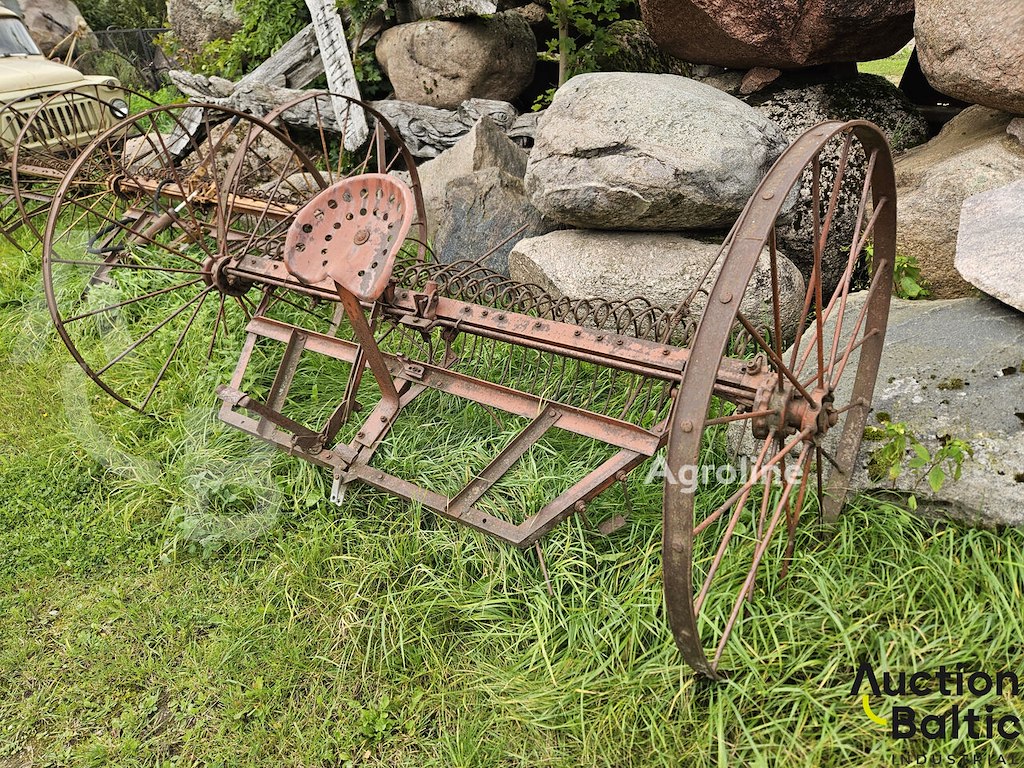 Prodaje se Rake viljuške za okrugle bale na aukciji