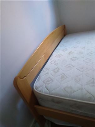 Prodajem krevet sa madracom (u Beogradu)
