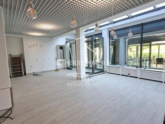 Novi Beograd, odličan poslovni prostor u modernoj zgradi ID#12154