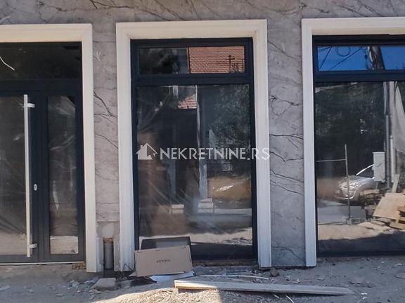 Prodaje se lokal na Lekinom brdu - novogradnja, Strumička