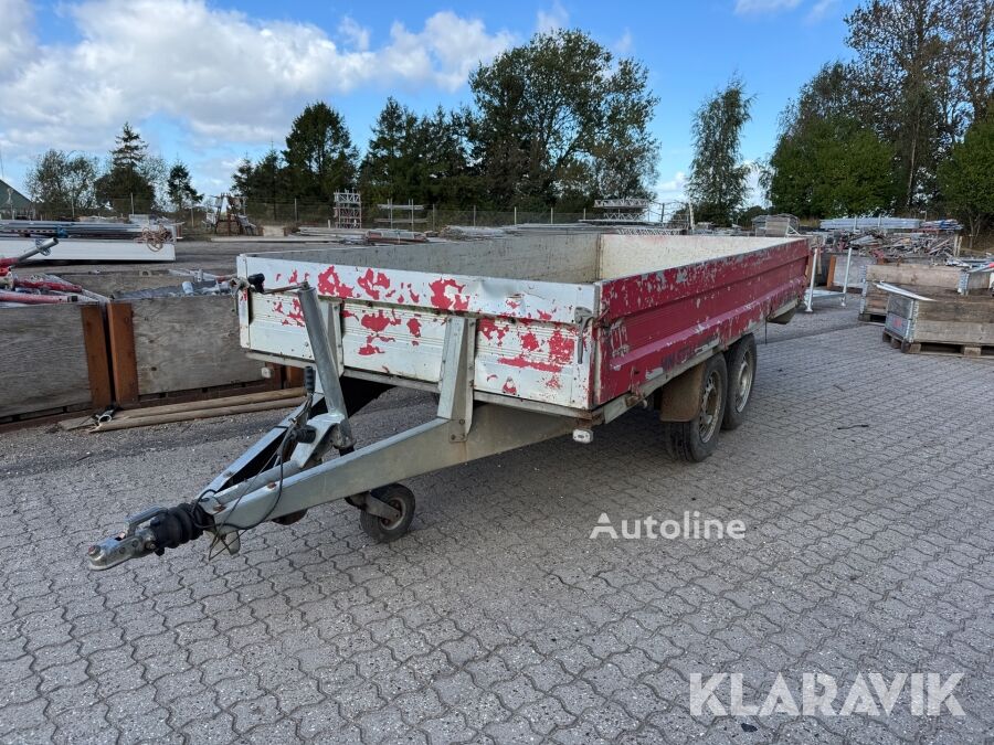 Prodaje se Variant 2706 prikolicu sa ravnom platformom na aukciji