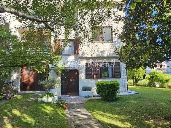Grocka-Vinča, centar-blizu crkve ID#5095