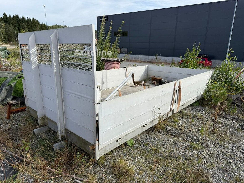 Prodaje se Andre Lastebilplan/med tippsylinder karoseriju s ravnom platformom na aukciji