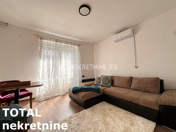 Jednoiposoban stan NOVI SAD, 280€