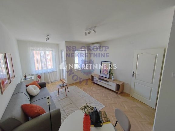 Garsonjera,odlicna,Bulevar Evrope 0212100690 0648033334