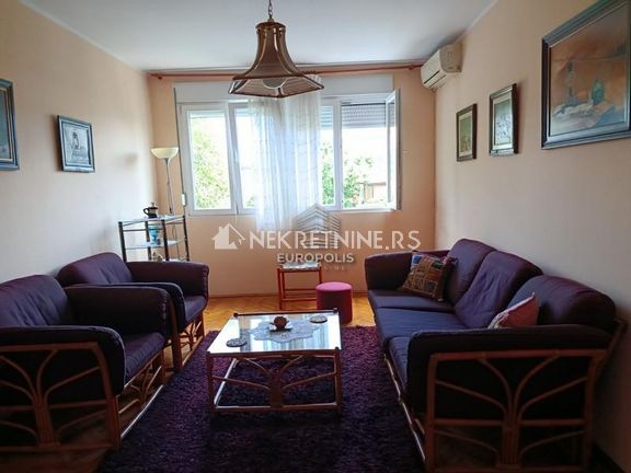 Trosoban, dvostran, svetao stan - Karaburma ID#7949