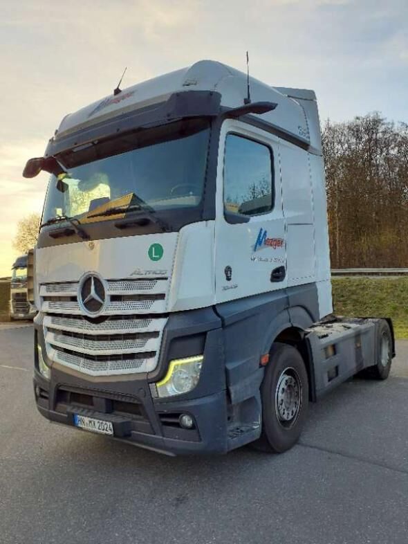Mercedes-Benz Vehicle Tractor 4x2 Standard tegljač (691217)