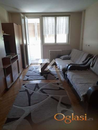 Izdajem potpuno renoviran jednosoban stan na Bulevaru Oslobodjenja !!! ID#3693