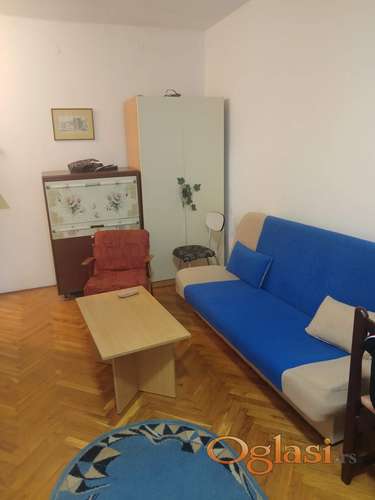 GARSONJERA,ODLIČNA LOKACIJA