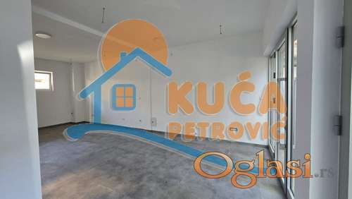 Izdaje se ulični lokal u centru, 40m2
