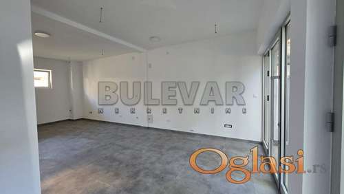 Izdaje se ulični lokal u centru, 40m2