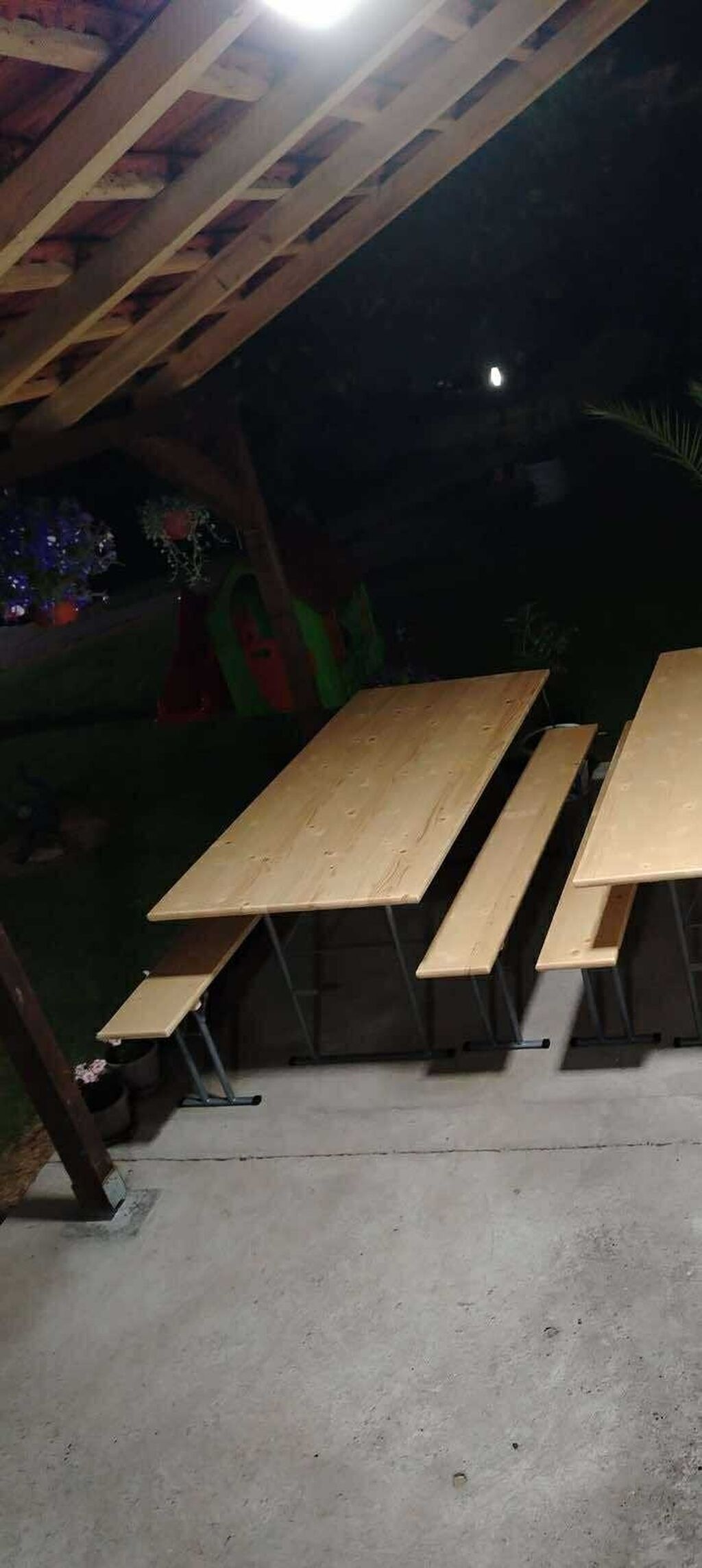 Pivske garniture – drveni sto sa dve klupe.Dimenzija 200x90.Cena 25000