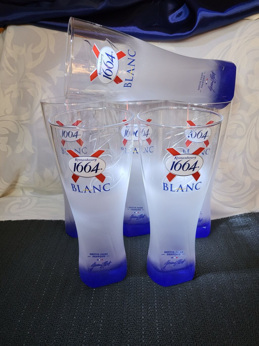 Case nove,vintaz Kronenberg. Case za pivo,komada 6 u ceni. Cena je