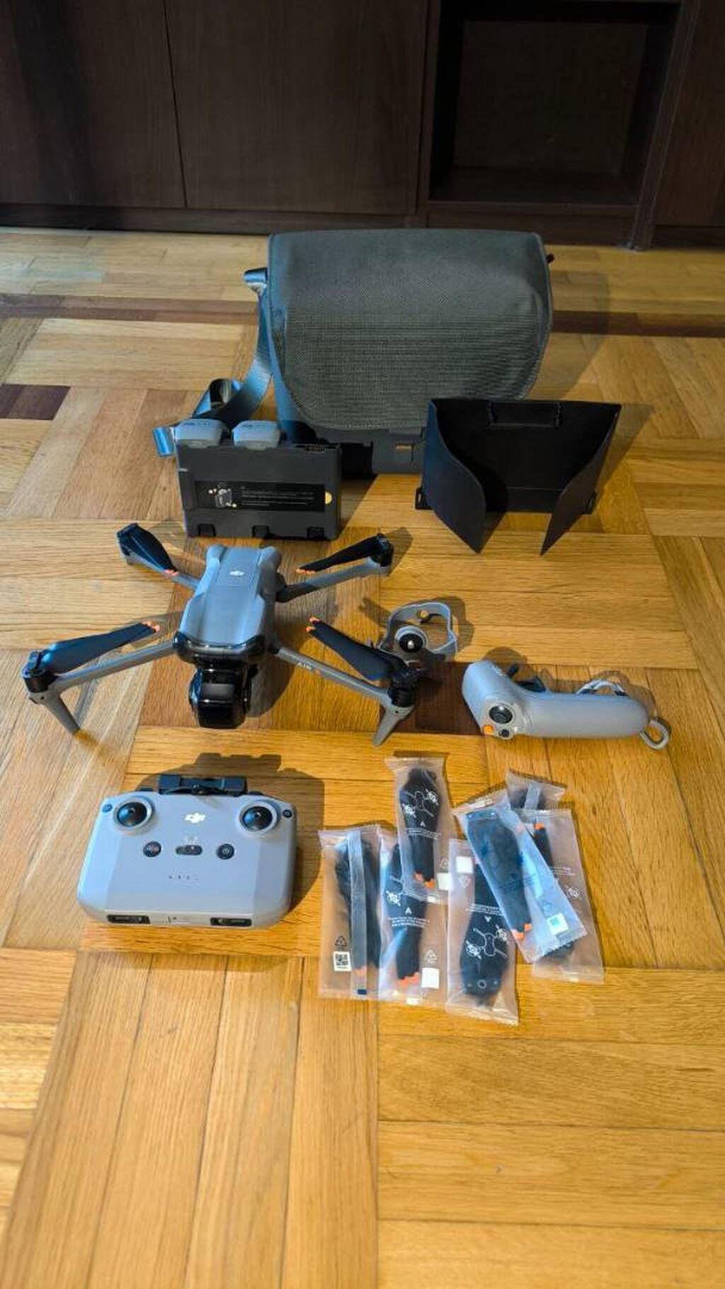 Prodajem komplet DJI Air 3 Plus nosač za spoljnu opremu Plus motion
