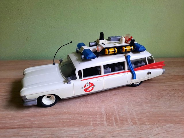 Ghostbusters Ecto-1 1/18