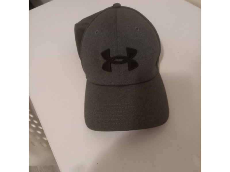KACKET UNDER ARMOUR VEL M - L. NOV