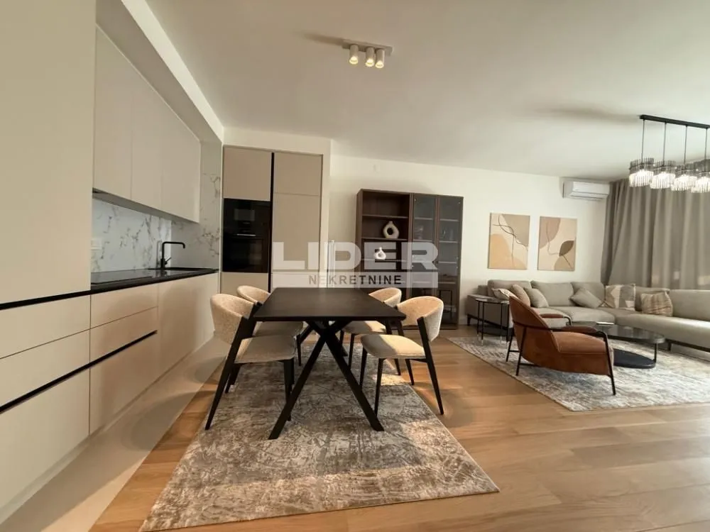 Izdavanje, trosoban stan, 86m2, Savski Venac, Beograd