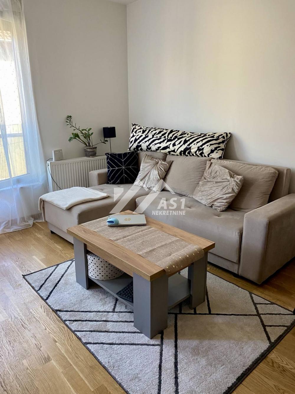 IZDAJE SE JEDNOSOBAN STAN U BLIZINI CENTRA ID#3735 300 €