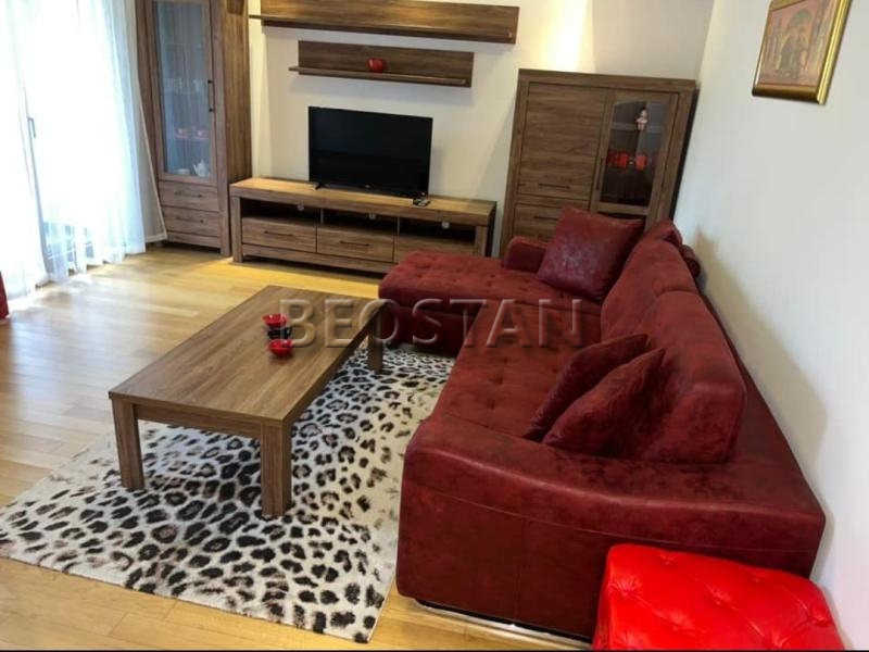 Centar - Vracar crveni krst #64331 700 €