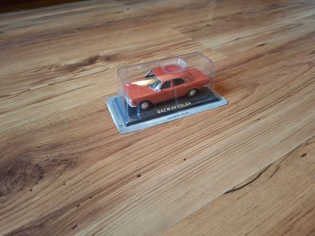 GAZ M-24 Volga 1:43 DeA