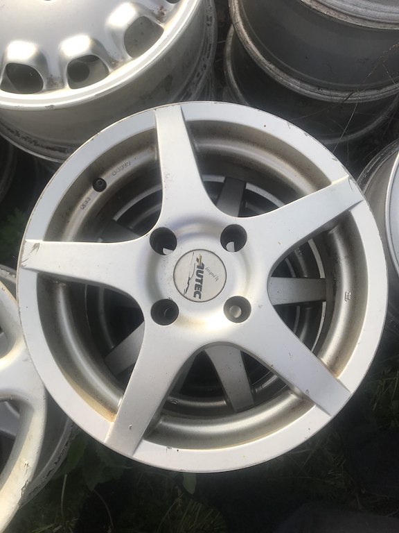Aluminijumska felna 7J x R15 ET 38