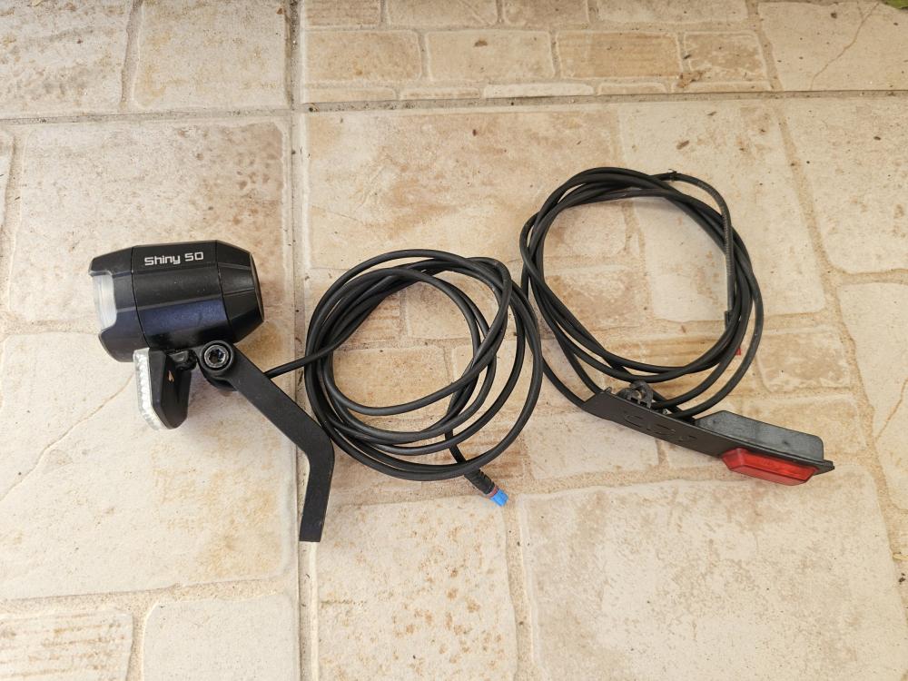Cube Shiny 50 i Acid Pro svetla