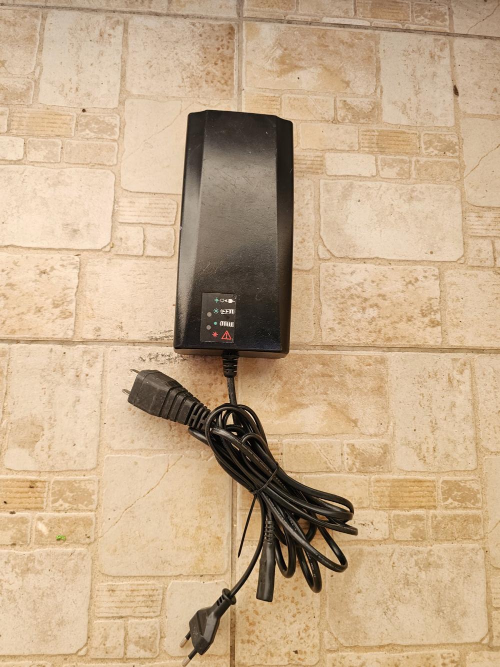 BMZ Impulse punjač 4A