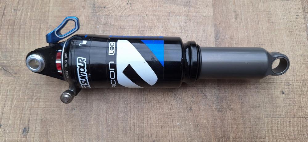 Zadnji amortizer SR Suntour Epicon 200 mm 57 mm